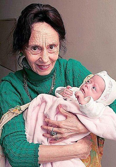 At the age of 66, the mother gave birth to her first child; this is how ...