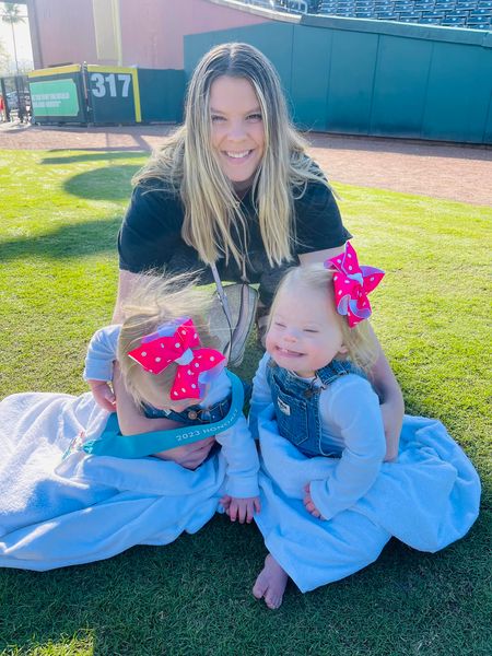 Mom of rare twins with Down syndrome shows how beautiful they are in ...