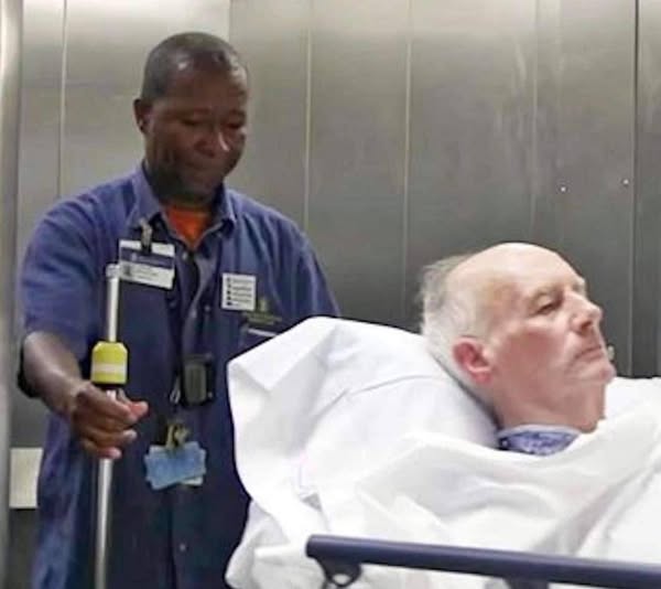 Patient Transporter Earns Praise for Heartwarming Hospital Routine - My ...